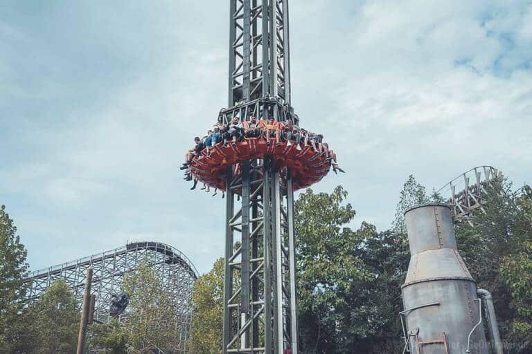 Erlebe Nervenkitzel und Spaß im Dollywood Themenpark